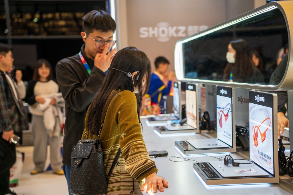 AI takes the wheel in Shanghai's traffic battle