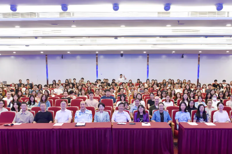 Shanghai University of TCM welcomes 300 international students
